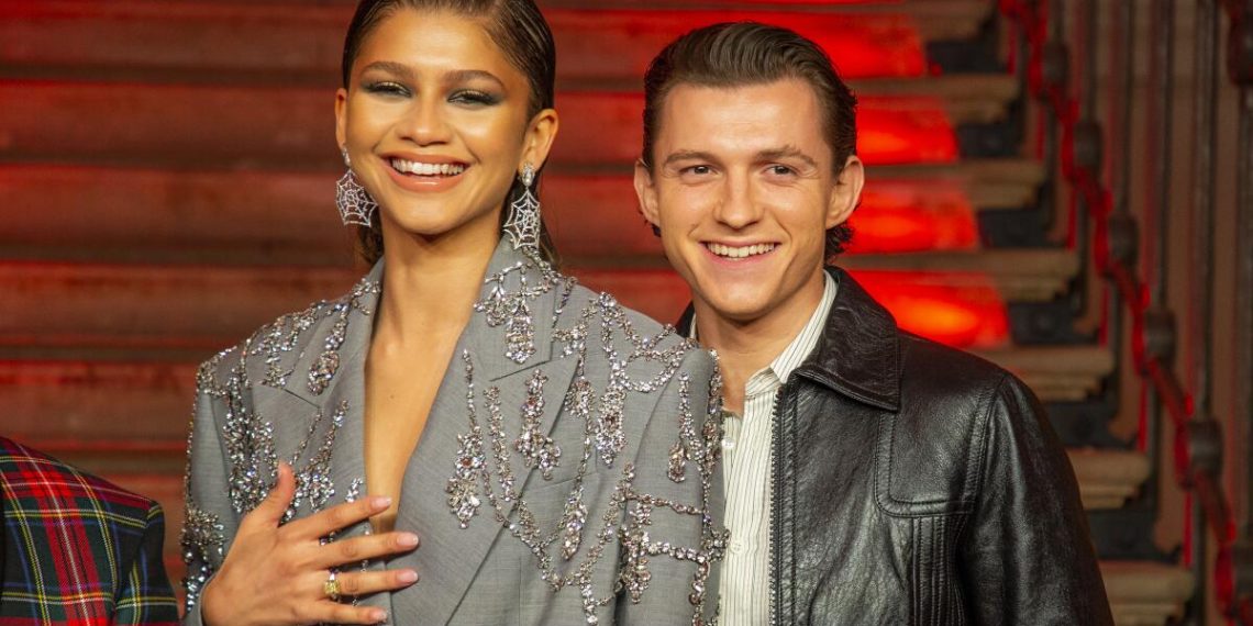Tom Holland and Zendaya Engaged Revealing The Ring At 2025 Golden Globes – OtakuKart News