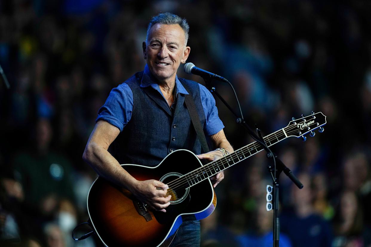 Bruce Springsteen Fires Back at Trump With Defiant EP and Onstage ...