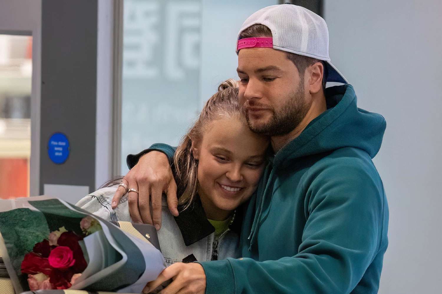 JoJo Siwa and Chris Hughes Spark Romance Rumors with Heathrow Reunion and Affectionate Moments ...