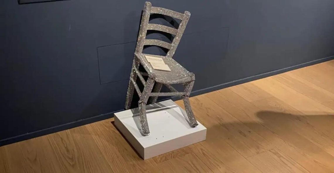 Couple Damages Crystal Artwork in Verona Museum While Posing for Photos ...