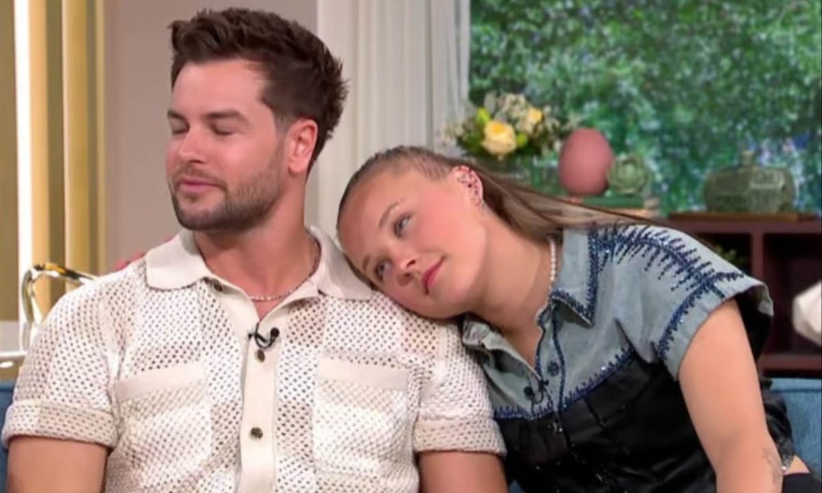 JoJo Siwa Confirms Real Romance with Chris Hughes After Reality TV ...